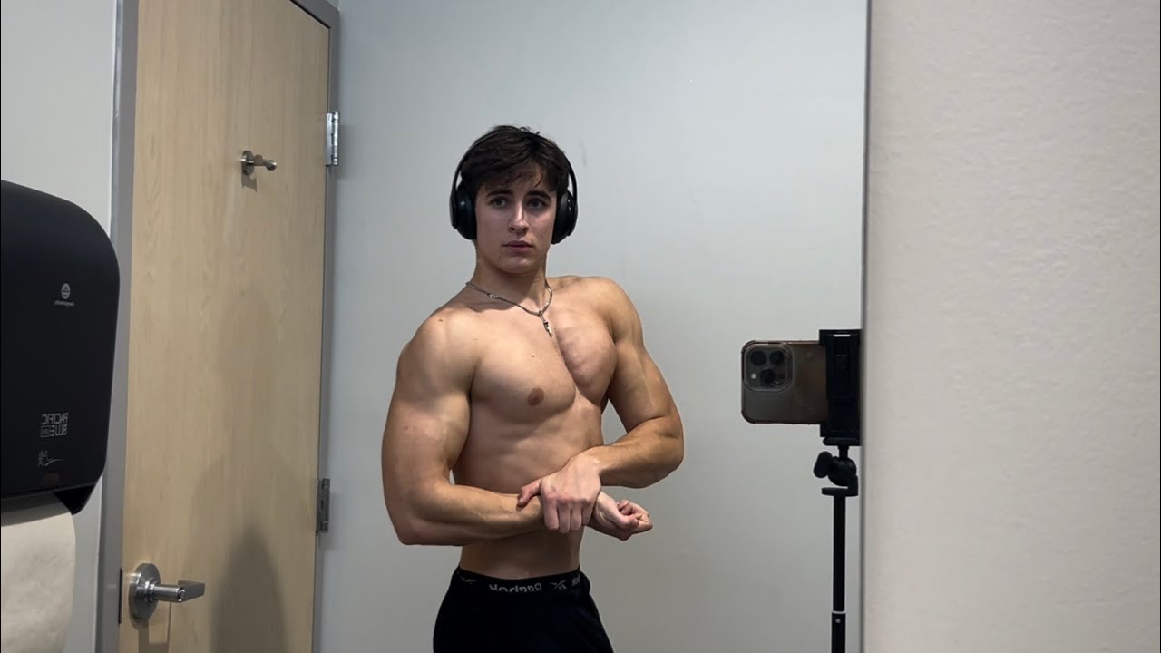CHEST/TRICEPS #aesthetic #bodybuilding #chestday #triceps - YouTube