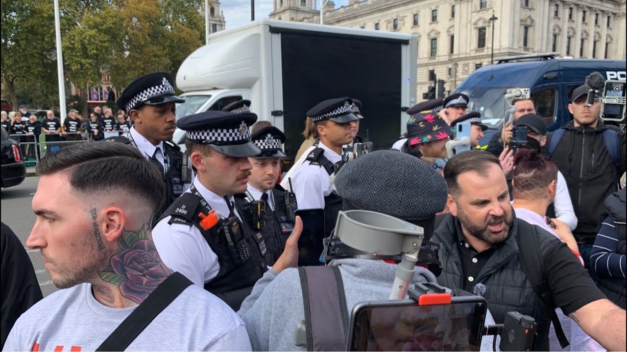 Starmer Out Protest - YouTube