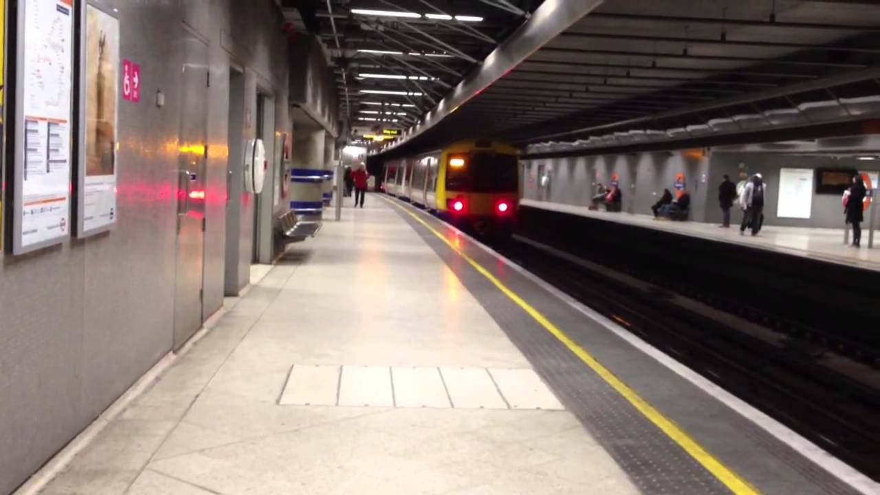 London Overground leaving Canada Water - YouTube