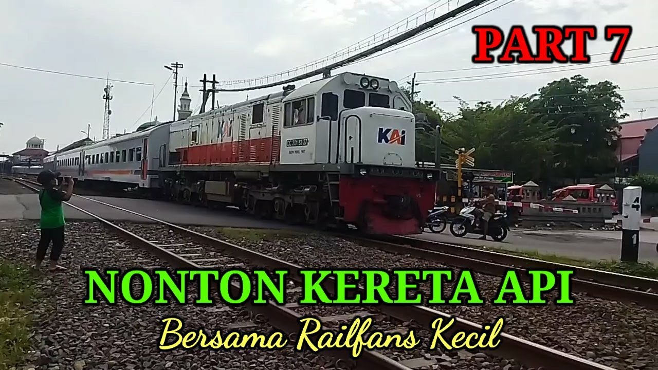 NONTON KERETA API PART 7 DI PERLINTASAN KERETA API JPL JALAN EMPU ...