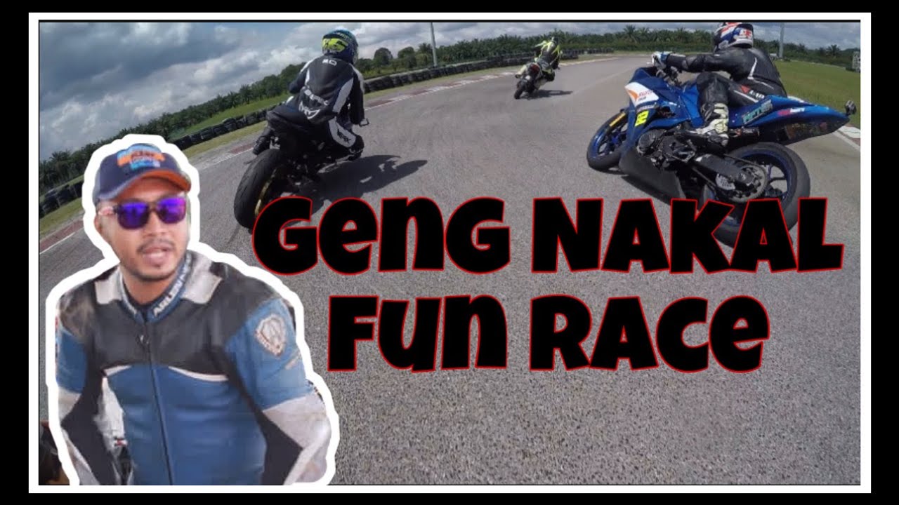 RS150R vs R25 on CGR Track Day - YouTube