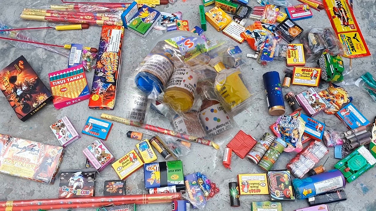 Mencari dan Beli banyak Mainan untuk Eksperimen Kembang api - YouTube