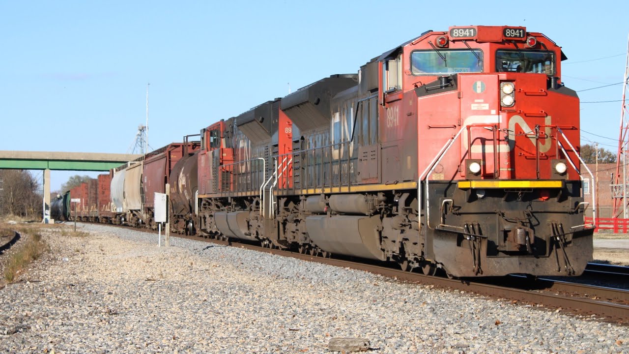 Awesome Centralia, IL railfanning featuring IC SD70s, NS 1068, and more! (11/13/2022) - YouTube