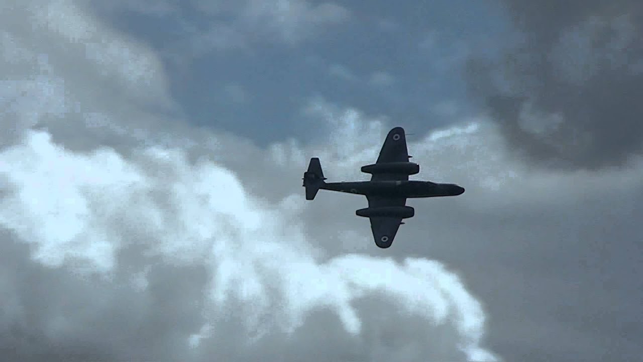 Gloster Meteor solo display - YouTube