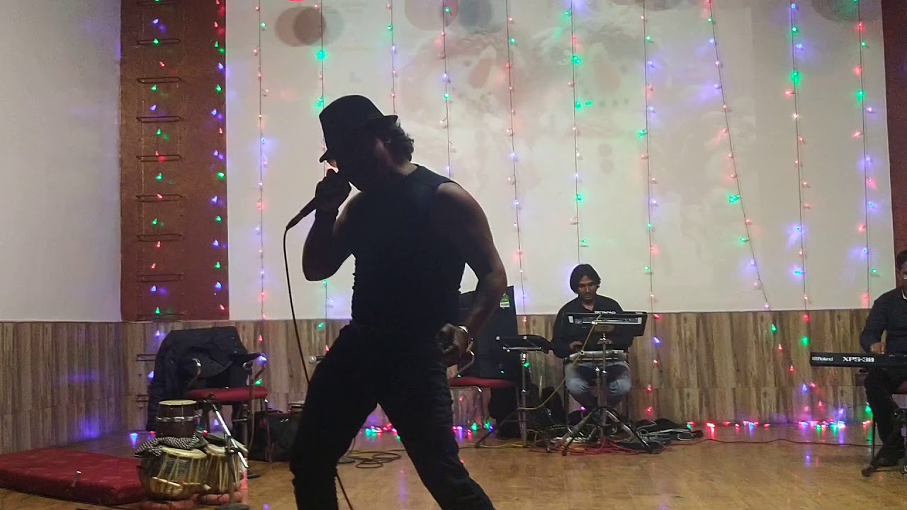 Awesome singer Pune campus - YouTube