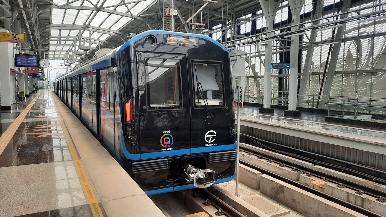 ULTRA SPEEDY🔥🔥Pune metro journey, crossing of metros, metro station, at ...