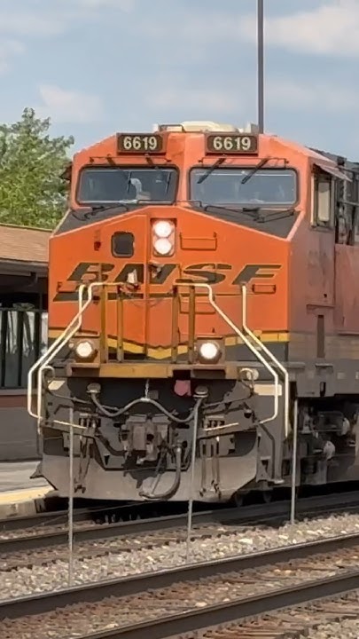 BNSF 6619 leads intermodal through Route 59! #bnsf #railway #railfan #bnsfrailway #train - YouTube