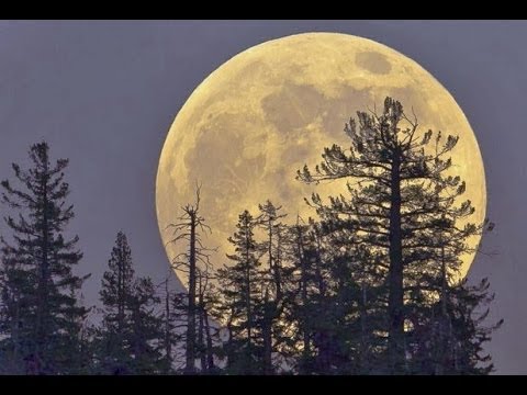 Watch 'Super Moon" setting over Colorado mountains - YouTube