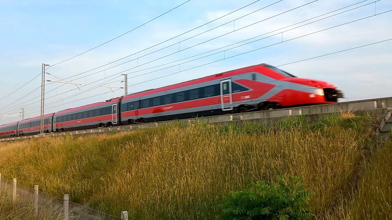 ETR 700 FRECCIAROSSA in transito nelle campagne Trevigliesi! - YouTube
