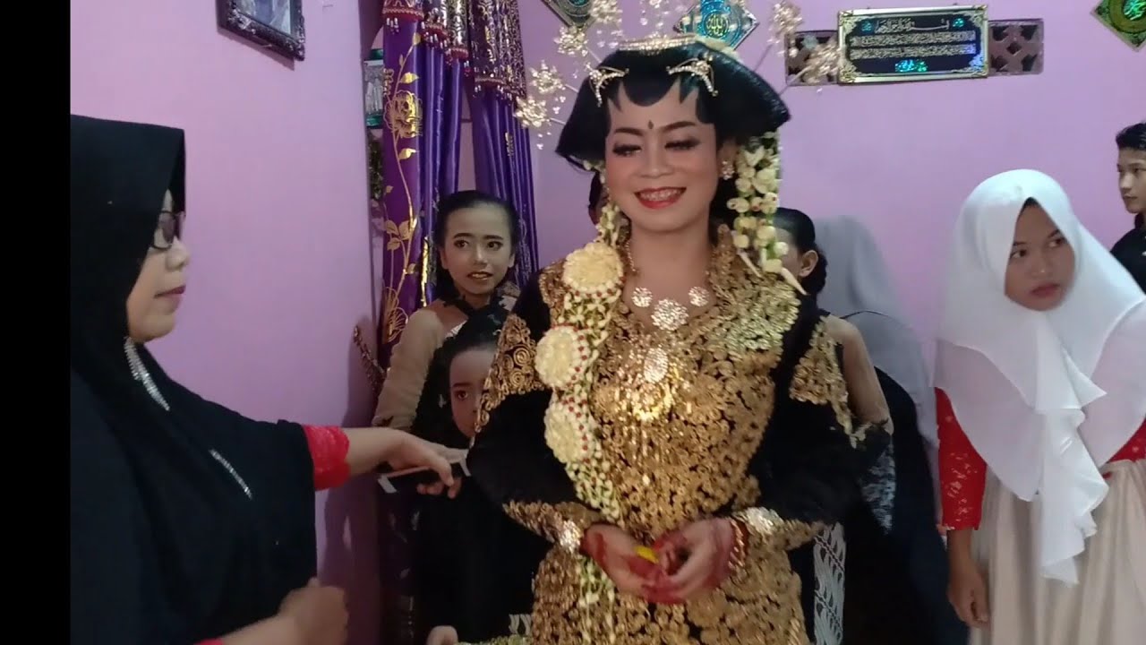 Paes Solo Putri // Fitri - Tata Rias Yunie Sigit - YouTube