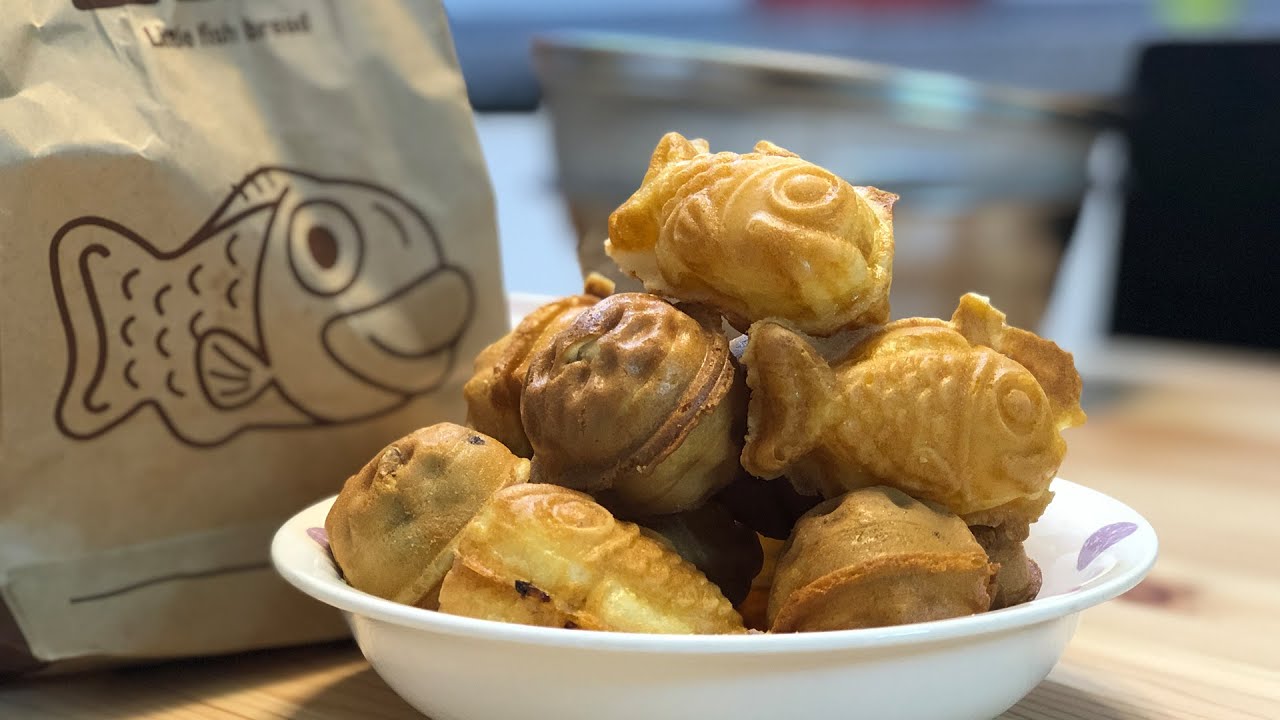 Korean winter street food, custard fish bread & walnut bread - YouTube