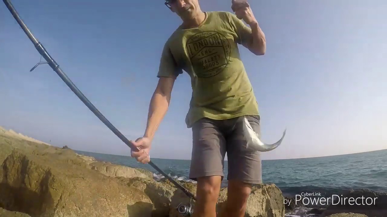 Pesca con boya en el mar - YouTube