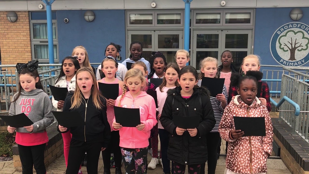 Christmas 2017: Broadford Primary School pupils sing festive song - YouTube