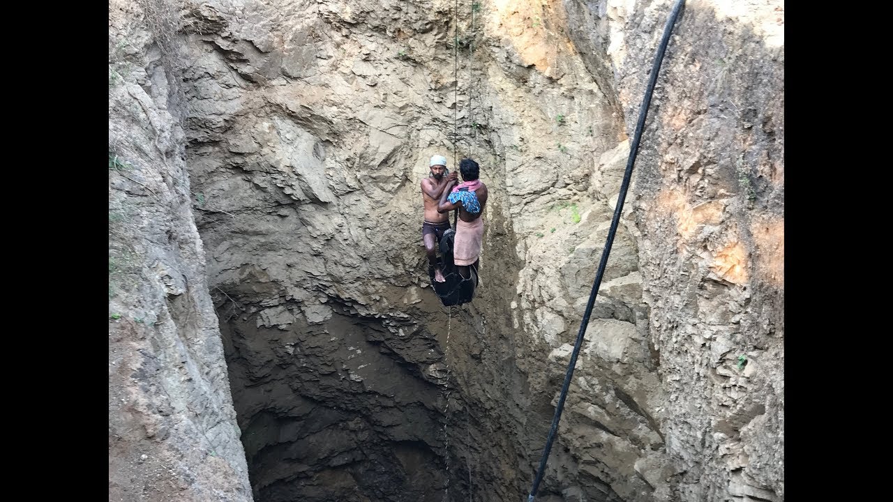 DIGGING A WELL BY HAND in INDIA - YouTube