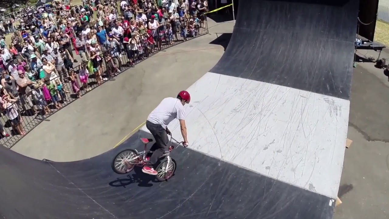 BMX HalfPipe Show - YouTube