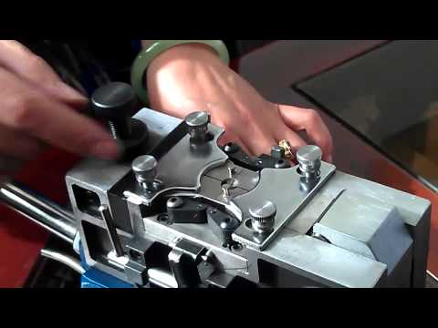 cold welding machine for bonding copper aluminum wires - YouTube