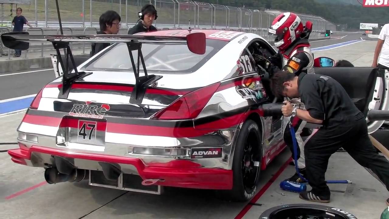 RIRE RACING-Super耐久/タイヤ交換、ドライバー交代練習風景 - YouTube