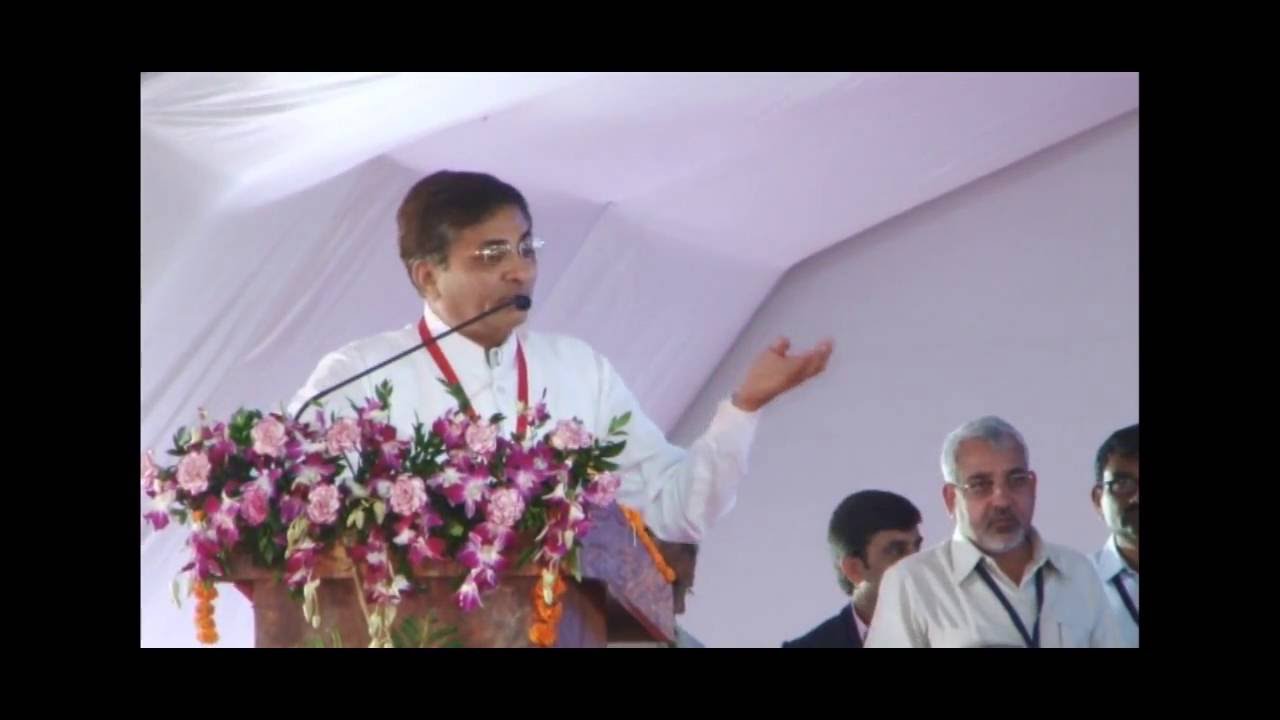 Surat Diamond Bourse Speech by Mathurbhai Savani - YouTube