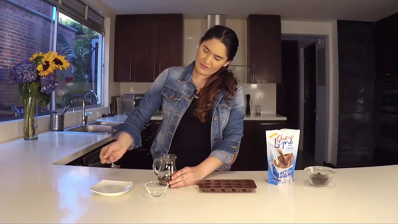 Prepara estos deliciosos bombones de chocolate light - YouTube