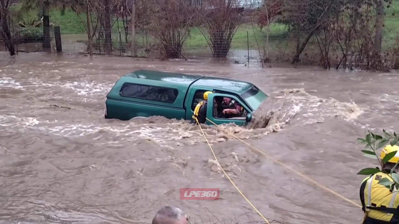 Police rescue man in swift water rescue - YouTube