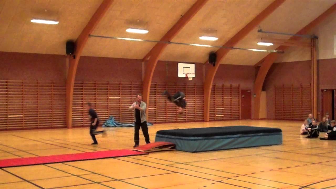 Opvisning på Glud skole 1 - YouTube