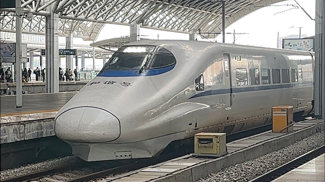 🇨🇳China🇨🇳 CRH CRH2A Trains CRH2A-2367 | Enter Station - YouTube