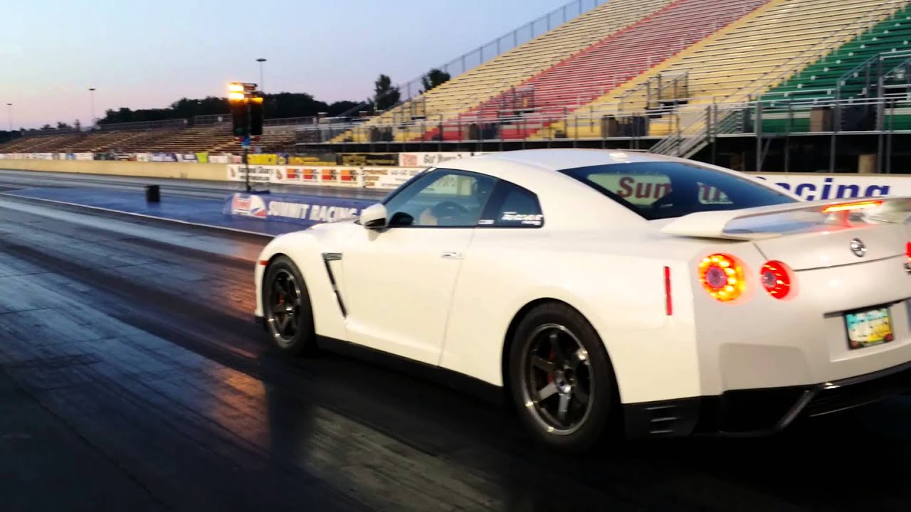 Buschur Racing's GT-R - YouTube