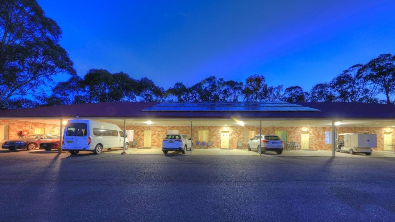 Golfers Inn, Tenterfield, Australia - YouTube