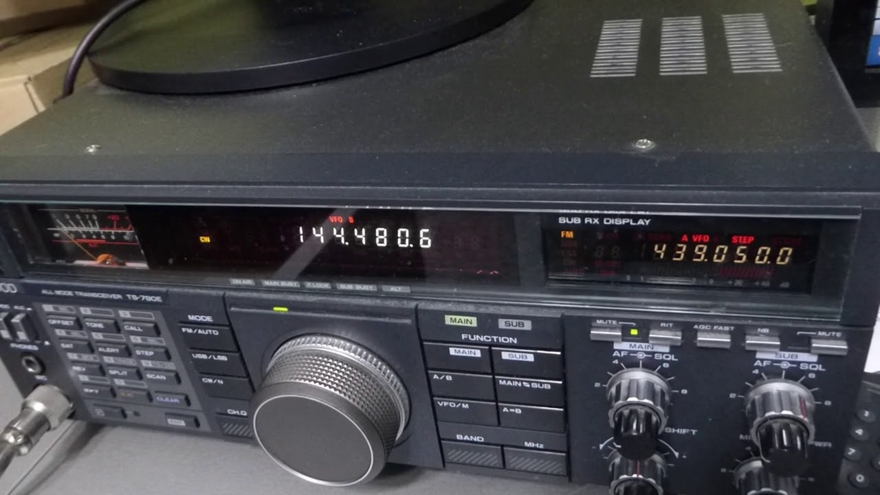 TRX Kenwood TS790 vs TRX Lapwing - YouTube