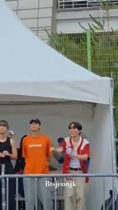 Taehyung Namjoon and Jhope reaction to Super Tuna During the Jin Concert 💜💜 #bts - YouTube