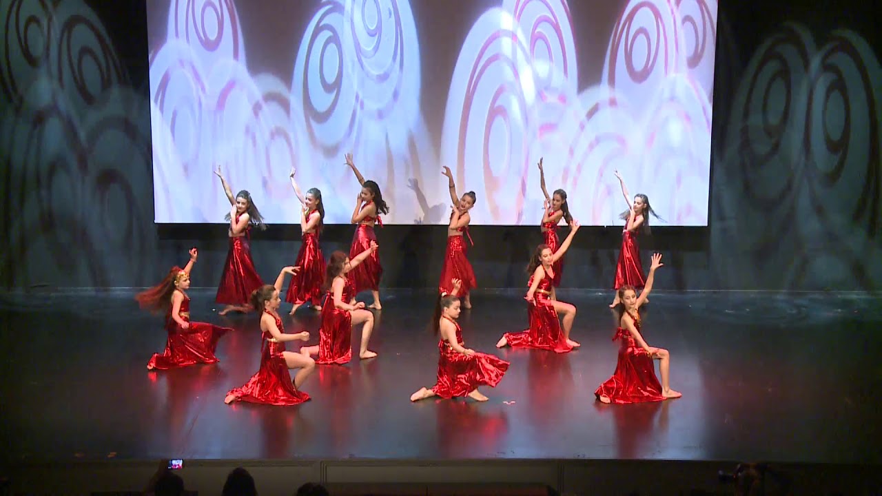 Kiss Kiss (Tarkan) - Oriental kids! - YouTube