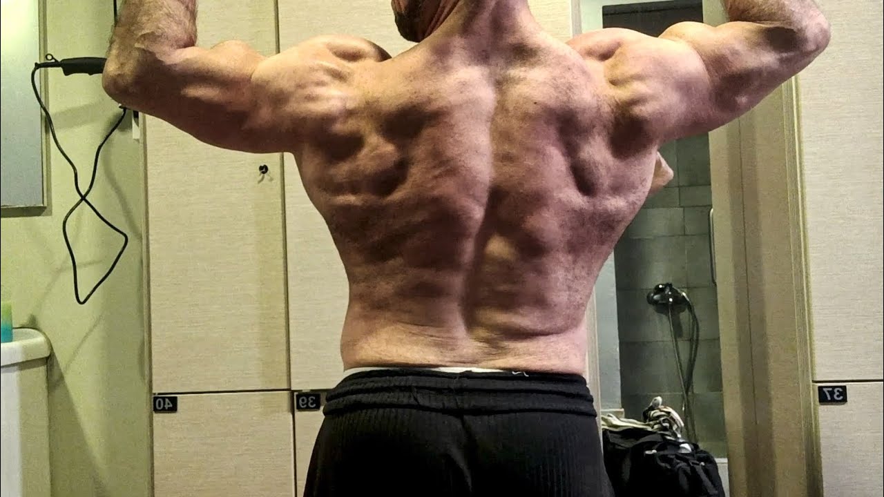 Flexing after a heavy back workout!!!! 💪 - YouTube