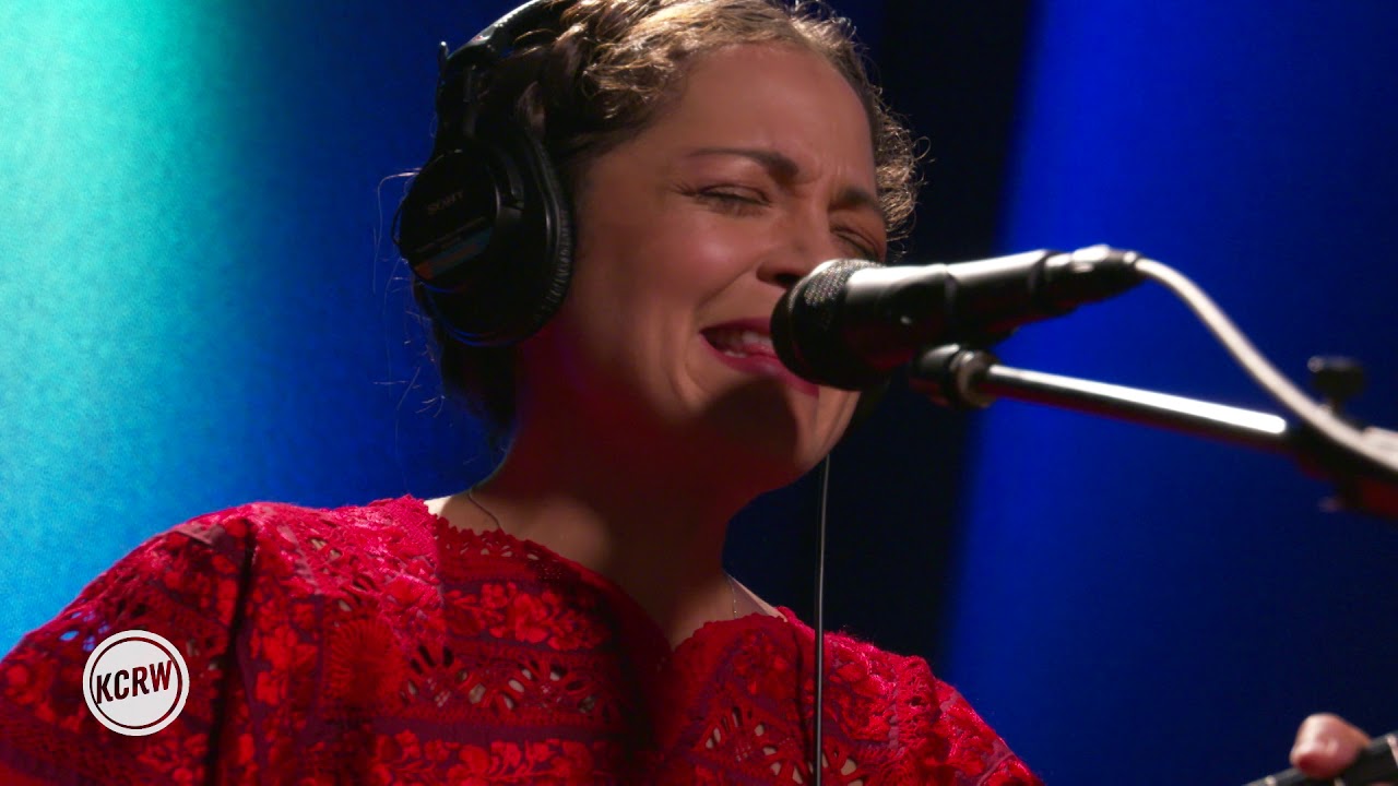 Natalia Lafourcade performing "Tú Sí Sabes Quererme" Live on KCRW - YouTube