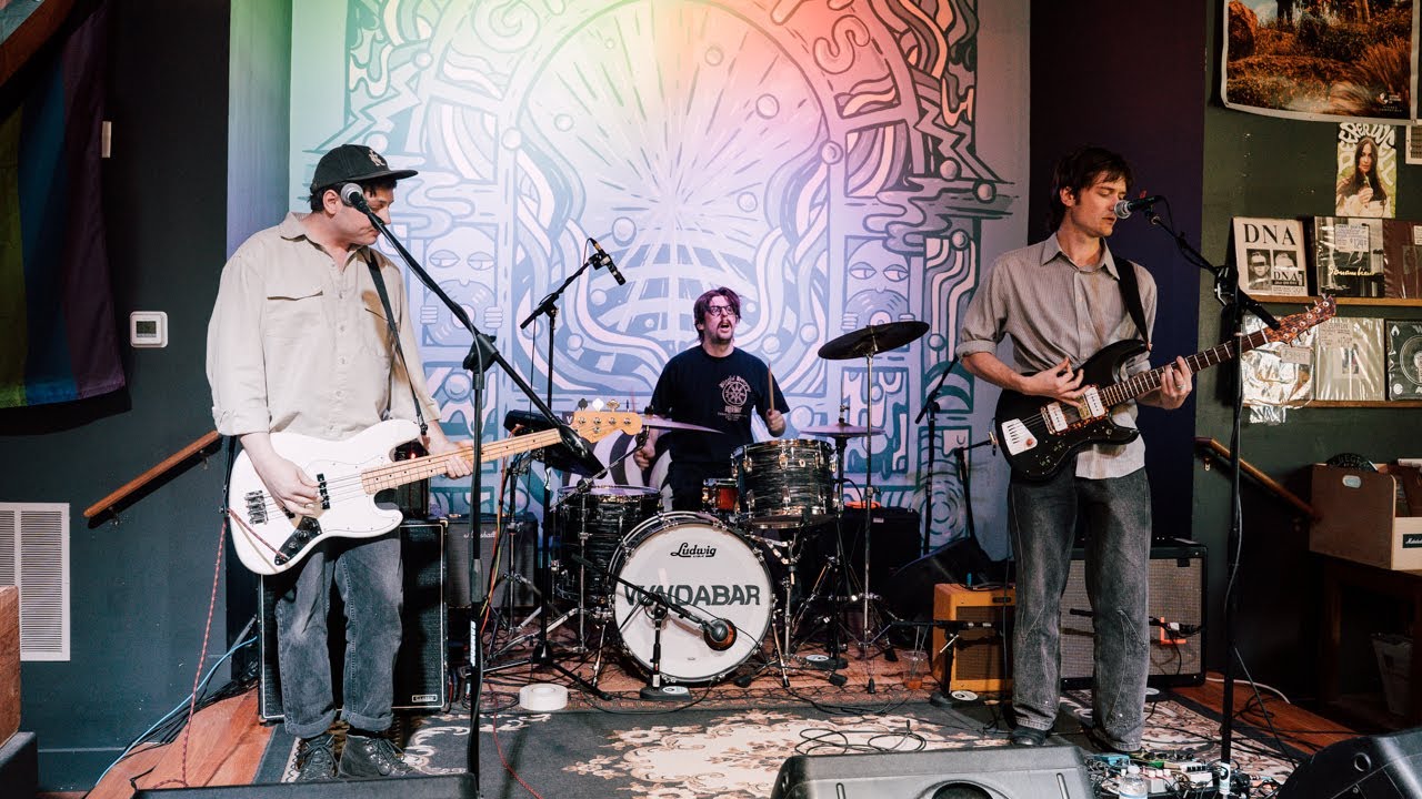 WNXP Presents: Vundabar - Beta Fish (Live at Grimey's) - YouTube