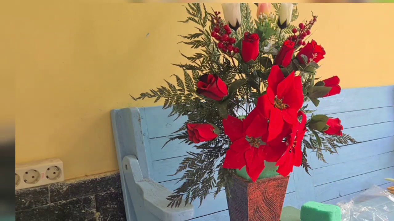 Merangkai Bunga Plastik untuk Natal, Christmas Decoration Idea ...