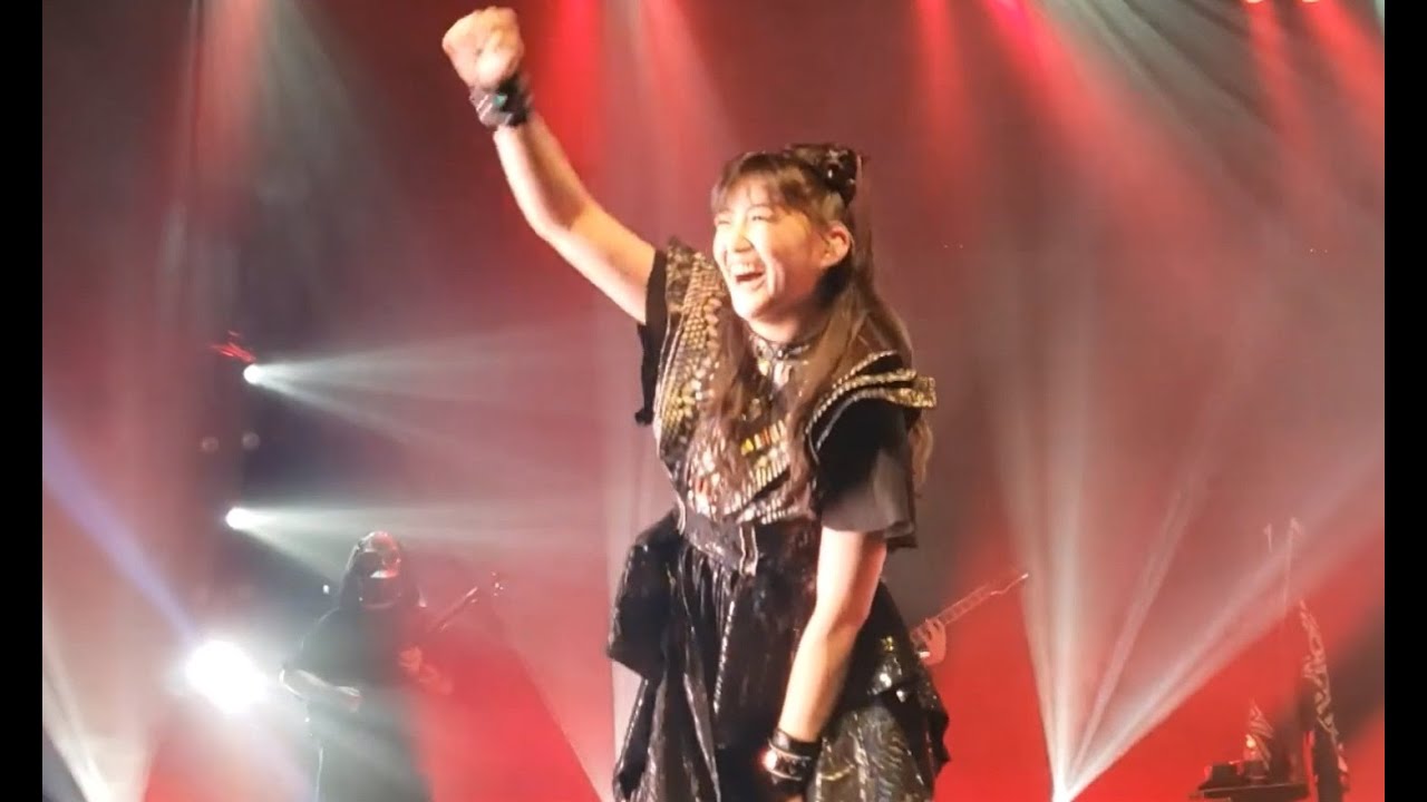 BABYMETAL MOMOKO's dance & smile fancam compilation - YouTube