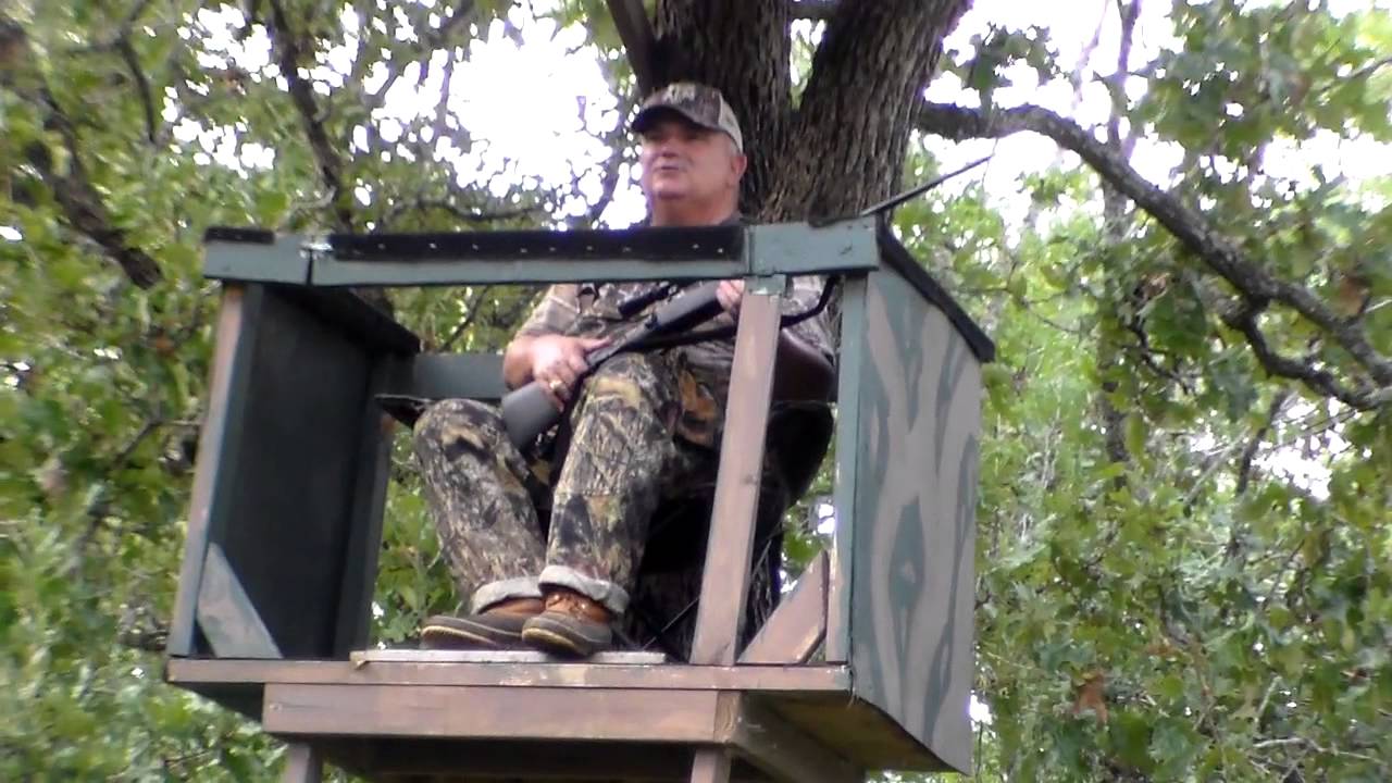 Deer Hunting Ladder Stand Blind - YouTube