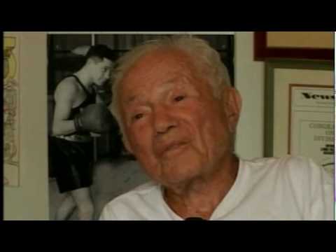 95 year old man still running - YouTube