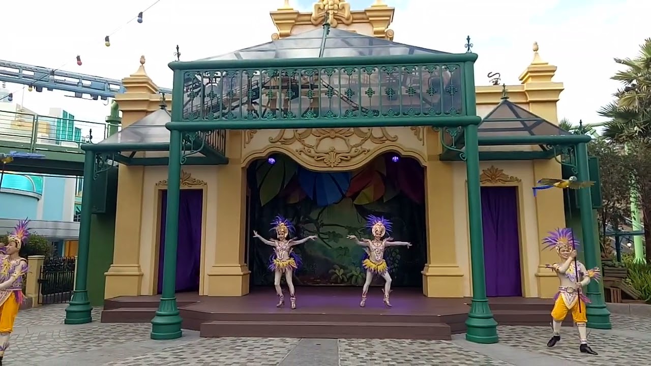 Genting Highland Theme Park LIVE DANCE PERFORMANCE - YouTube