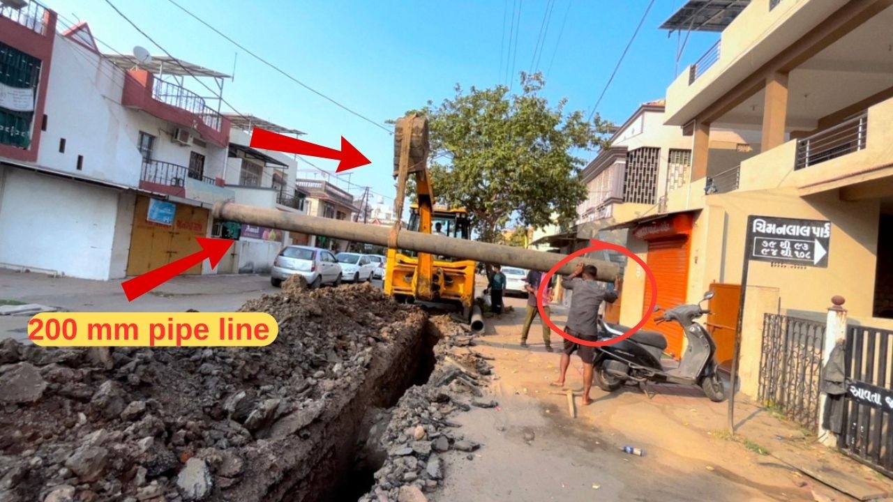 JCB से pipe line कैसे डाले || How to laying pipe line with JCB || JCB ...