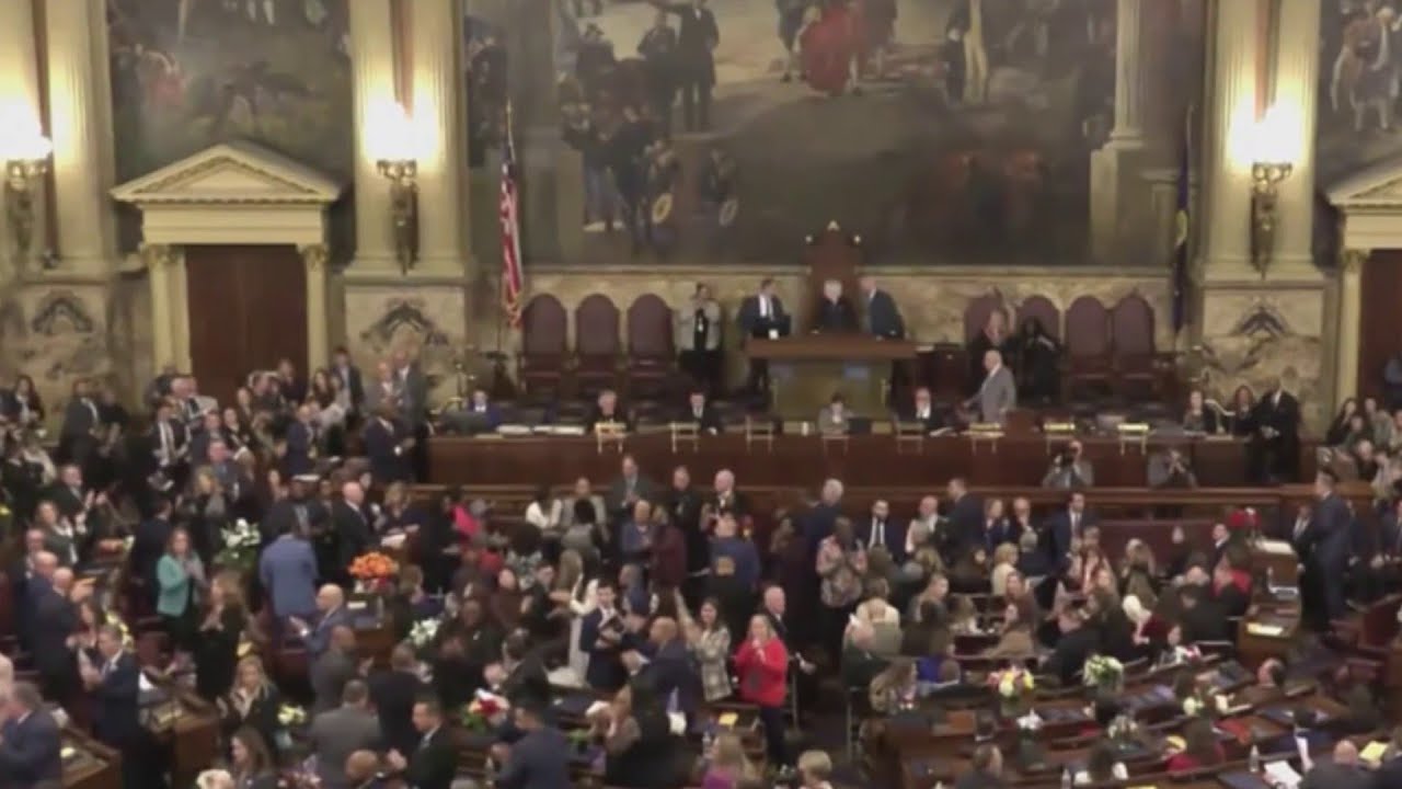 Newly elected Pa. lawmakers sworn in as new legislative session begins ...