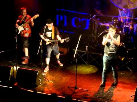 Hurry up Harry - Max Splodge. Holmfirth 2013 - YouTube