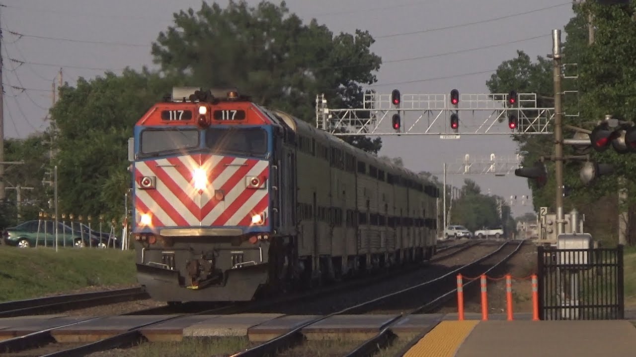 Lots of trains on the racetrack - June 12, 2017 in Chicago and Downers ...