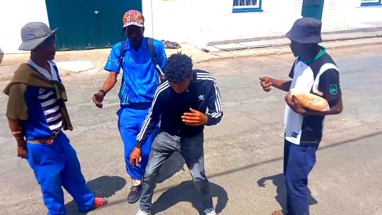 TRASH DANCING FOR STRANGERS prank - YouTube