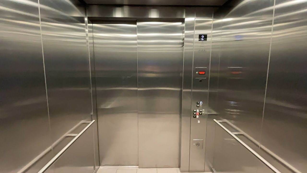 Elevator at Milwaukee Sports Bar - YouTube