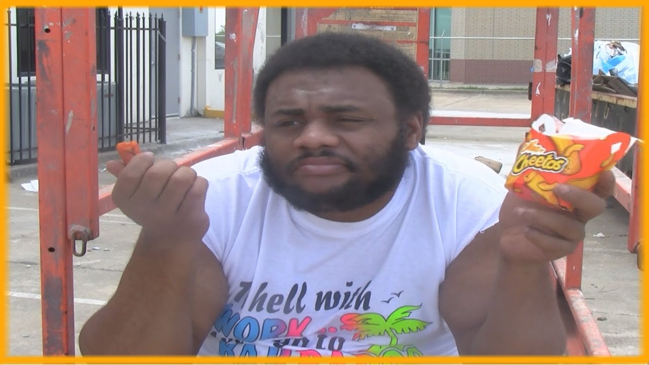 ANGRY BLACK MAN EATS BK'S MAC N' CHEETOS! @dcigs - YouTube