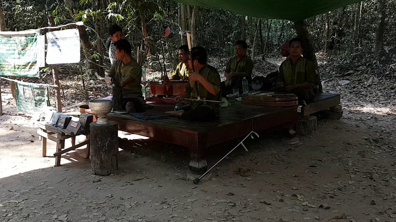 Traditional Khmer Musicians at Angkor Wat - Cambodia (2017) - YouTube