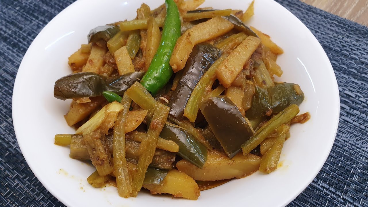 ফুলকপির ডাঁটা দিয়ে চ্যাপা শুটকি রান্না । Chepa Shutki With Vegetables ...