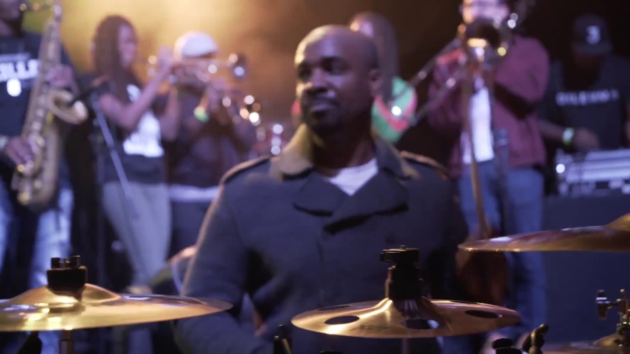 Thanksgiving Shed Performance 2017 - Andre Harris & Vidal Davis - YouTube