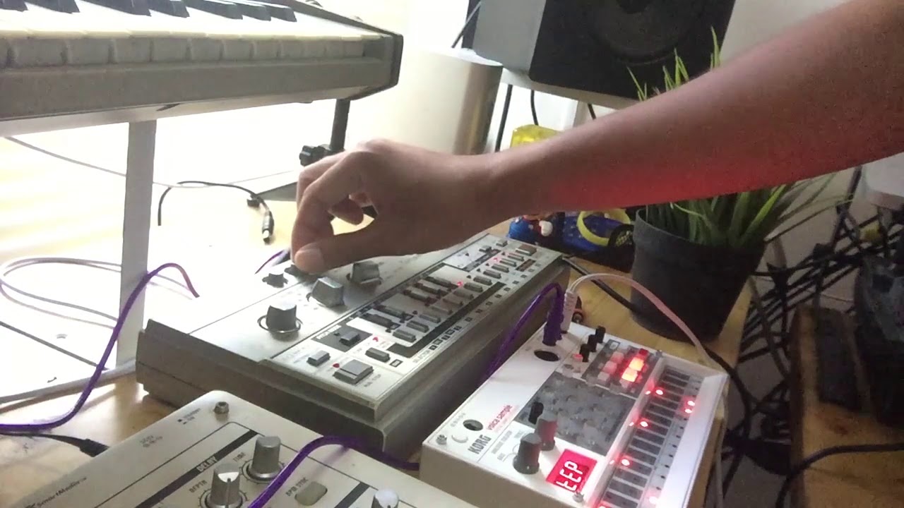 Quick Jam - ACID House Techno Roland TB 303 & Volca Sample - YouTube Music